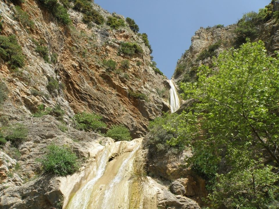 The waterfalls of Lepida: Near Agios Ioannis (Agiannis) and Platanos ...